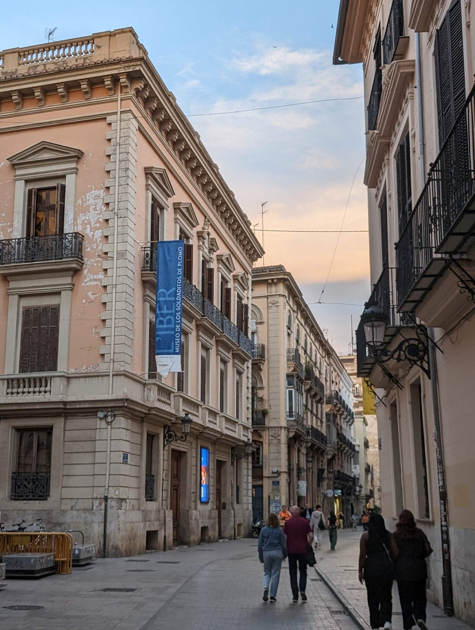 Valencia On A Budget — A Thrifty Travel Guide - Abroad in Valencia